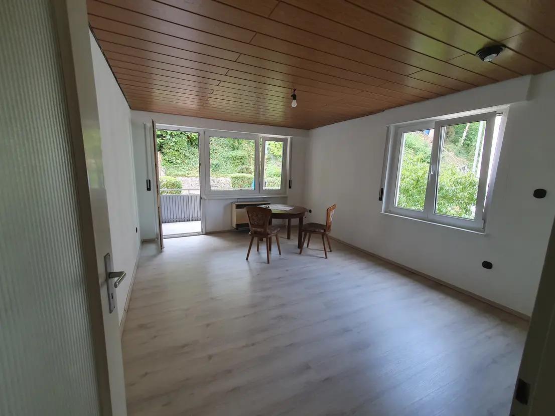 Helle 2 5 Zimmer Galerie Wohnung Mit S D Balkon