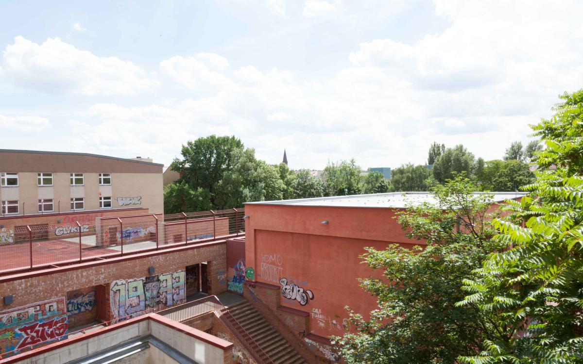 Arbeitstische in der Fabrik für Kreative in Kreuzberg - Wohnglück.de