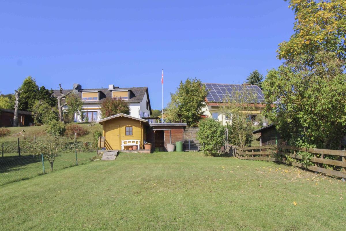 Sehr gepflegtes 4 Zimmer-Reihenmittelhaus mit tollem Garten, Freisitz ...